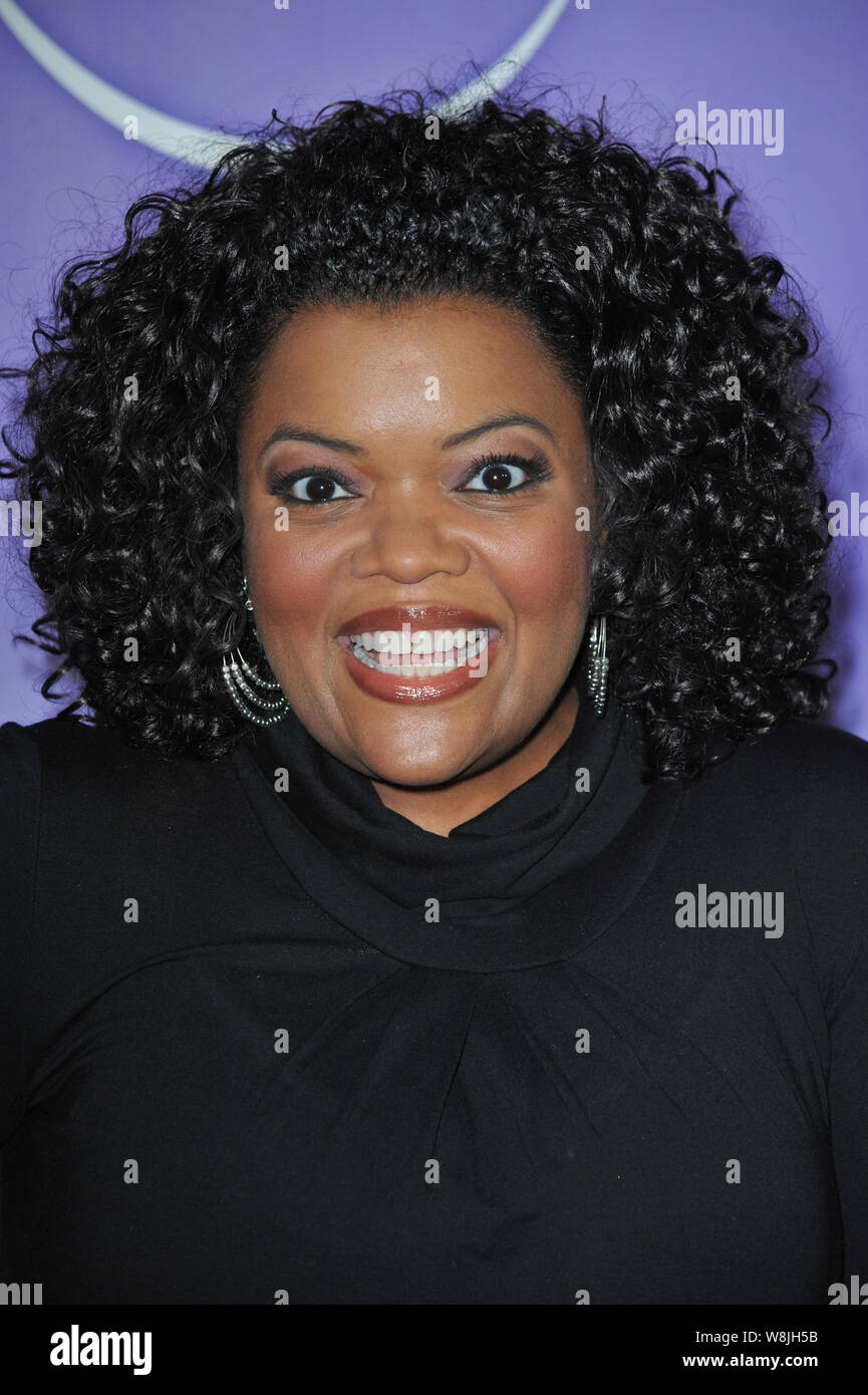 Yvette nicole brown community hi-res stock photography and images - Alamy