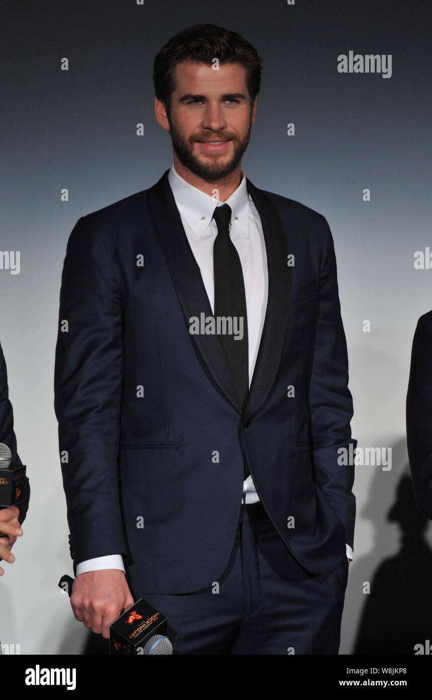 Australian actor Liam Hemsworth poses during a premiere of his movie ...