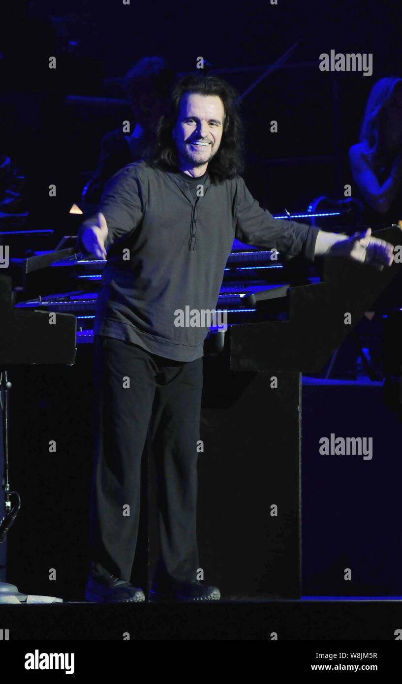 Yanni hi-res stock photography and images - Alamy