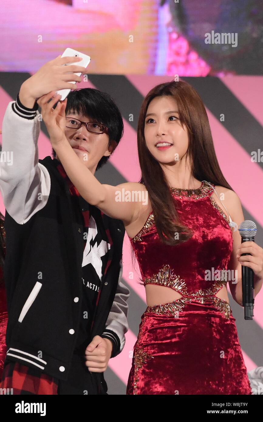 Park So-jin, right, also simply known as Sojin, of South Korean girl ...