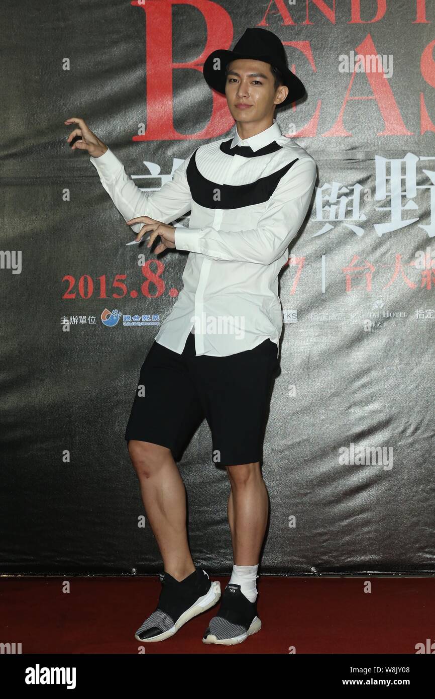 Beauty and the beast broadway hi-res stock photography and images - Alamy