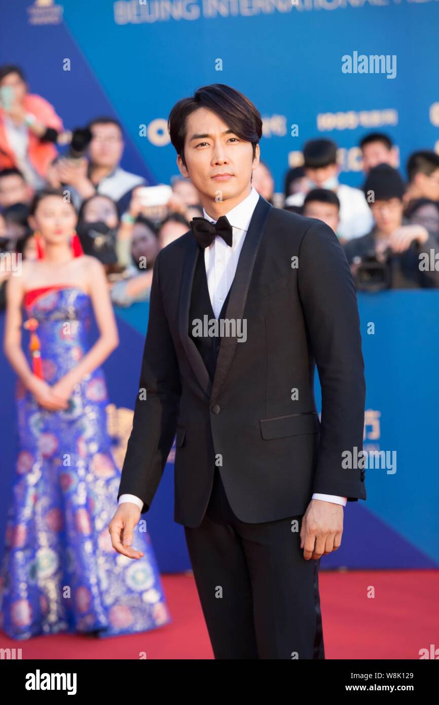 South Korean actor Song Seung-heon poses on the red carpet for the ...