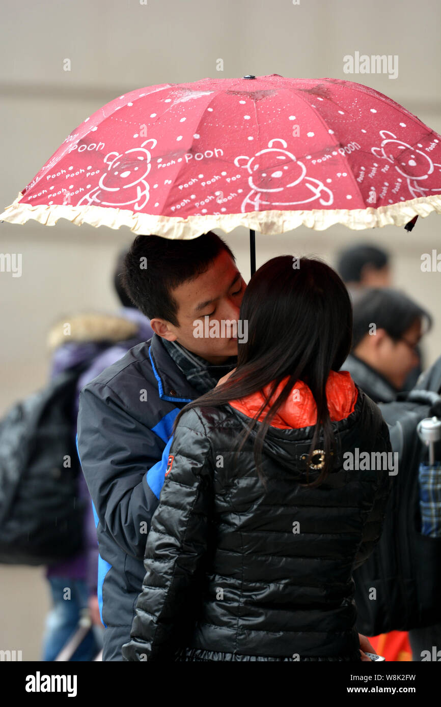Couple goodbye at station hi-res stock photography and images - Alamy