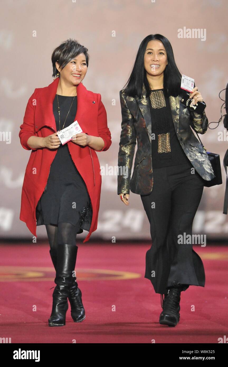 Chinese singer Na Ying, right, and TV hostess Li Jing arrive on the red ...