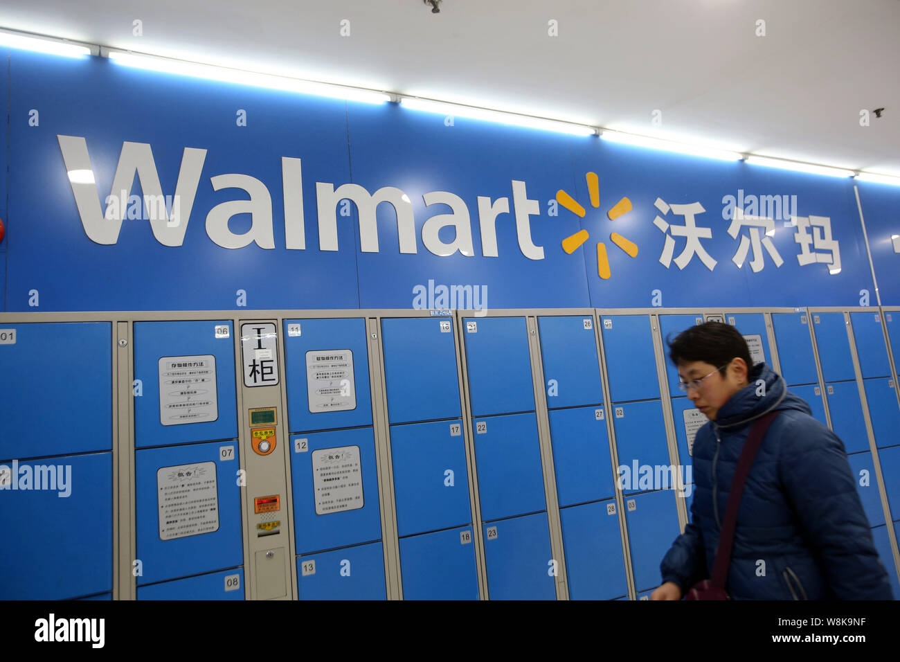 --FILE--A Chinese customer goes shopping at a supermarket of Walmart in ...