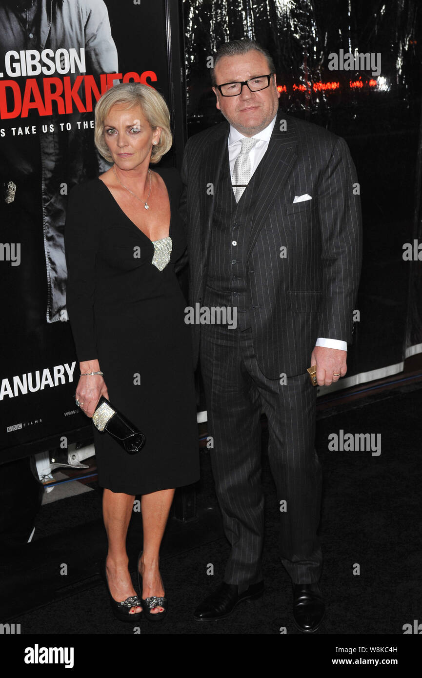 Ray winstone with his wife elaine winstone hi-res stock photography and ...