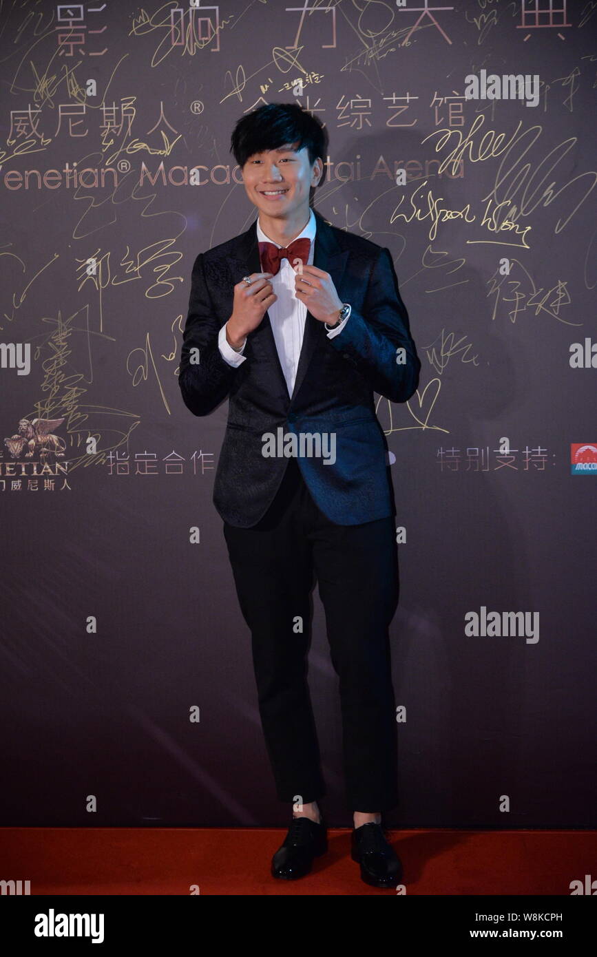 Singaporean singer JJ Lin arrives on the red carpet for the 20th China ...