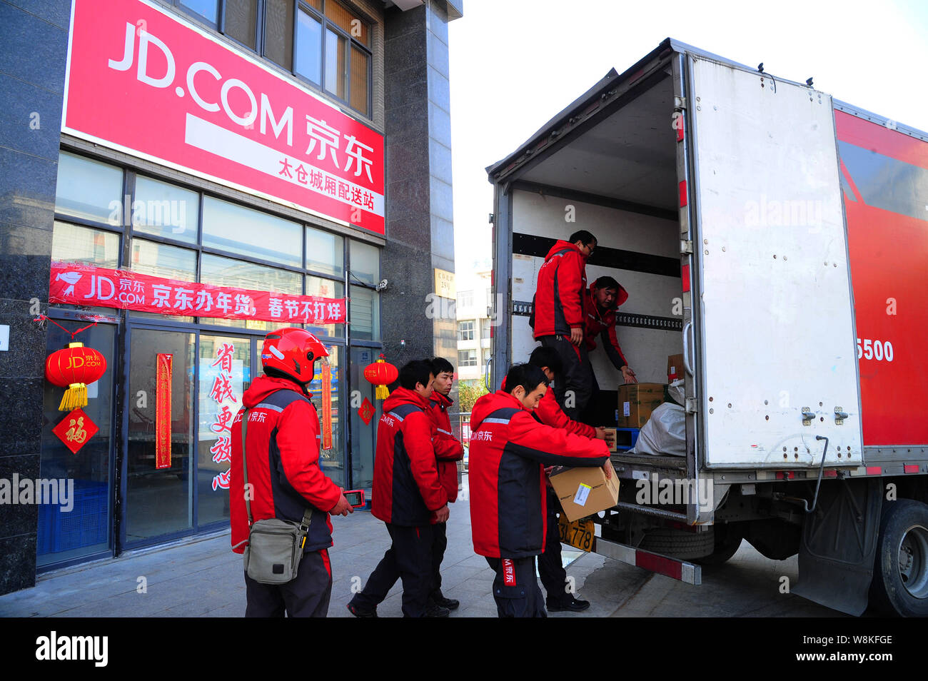 Online retailer van hi-res stock photography and images - Alamy