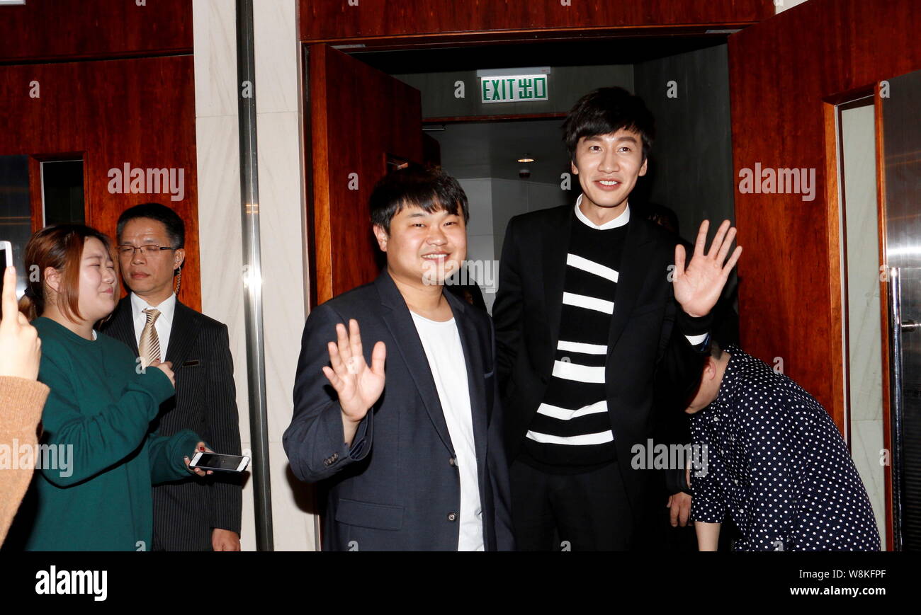 South Korean actor Lee Kwang-soo, right, arrives for the banquet for ...