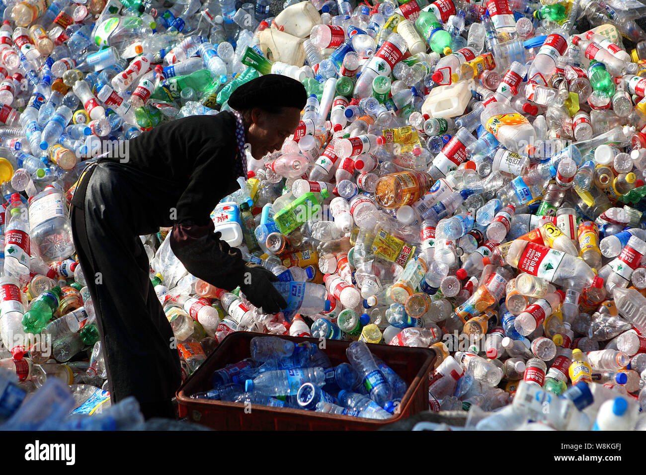 Plastic rubbish china hi-res stock photography and images - Alamy