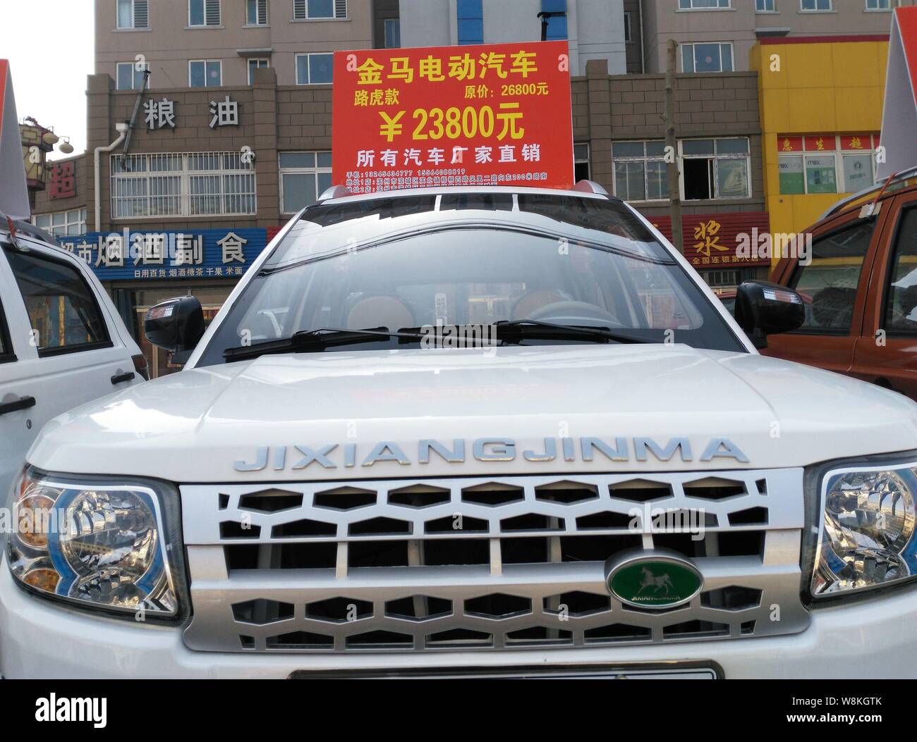 Land rover car hi-res stock photography and images - Alamy