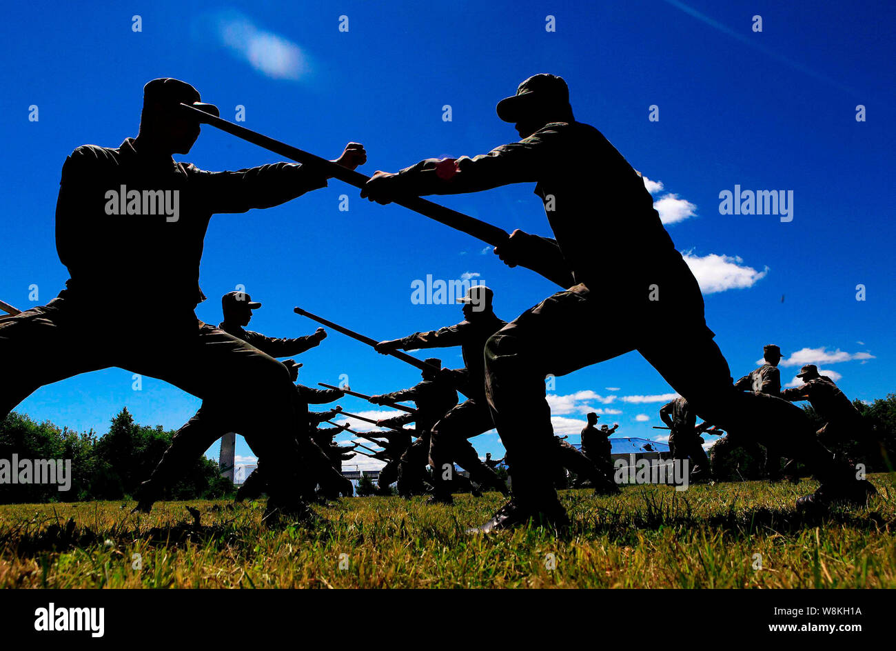 --FILE--Chinese soldiers of the PLA (People's Liberation Army) take ...