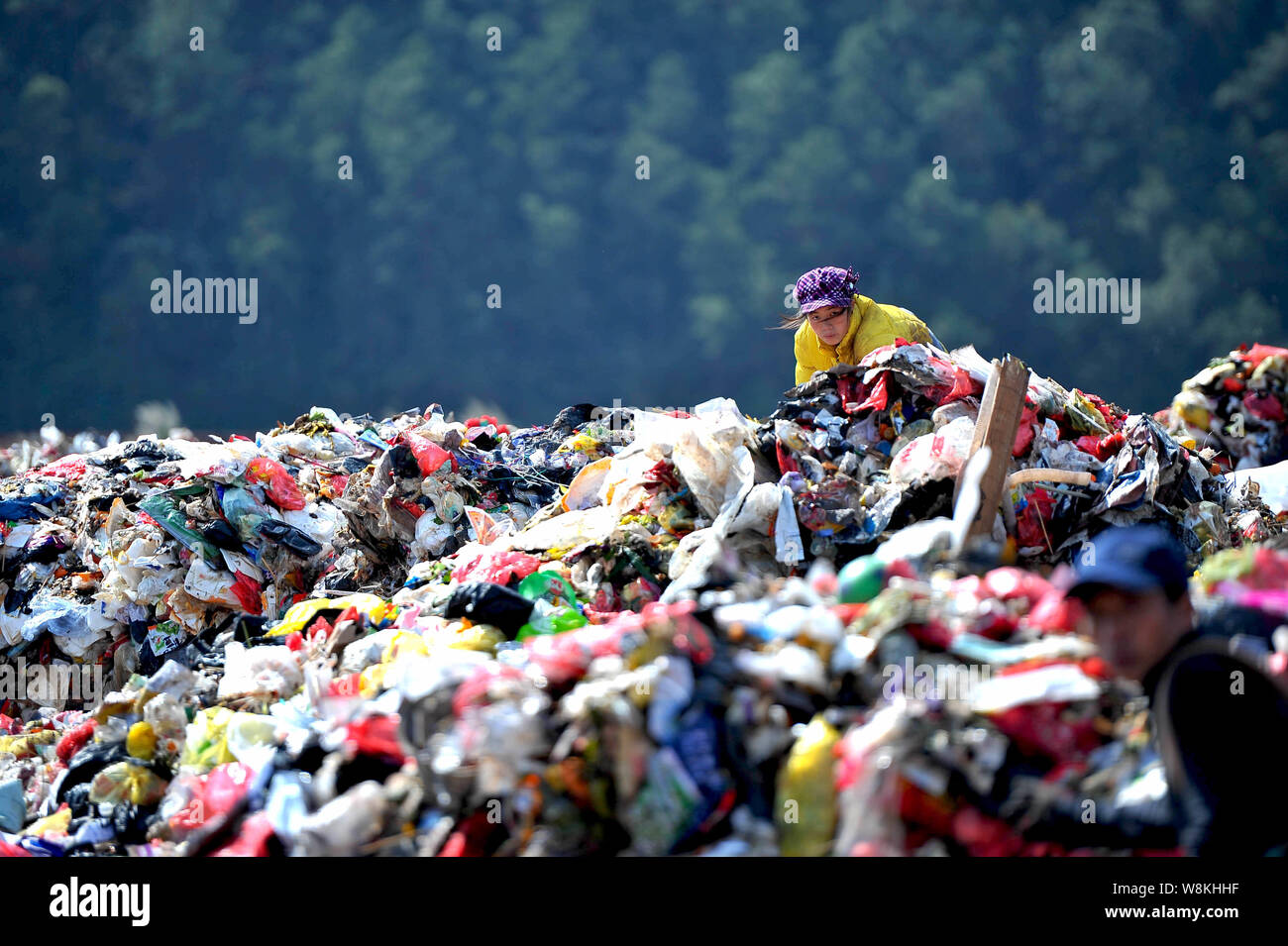 Piles of trash hi-res stock photography and images - Alamy