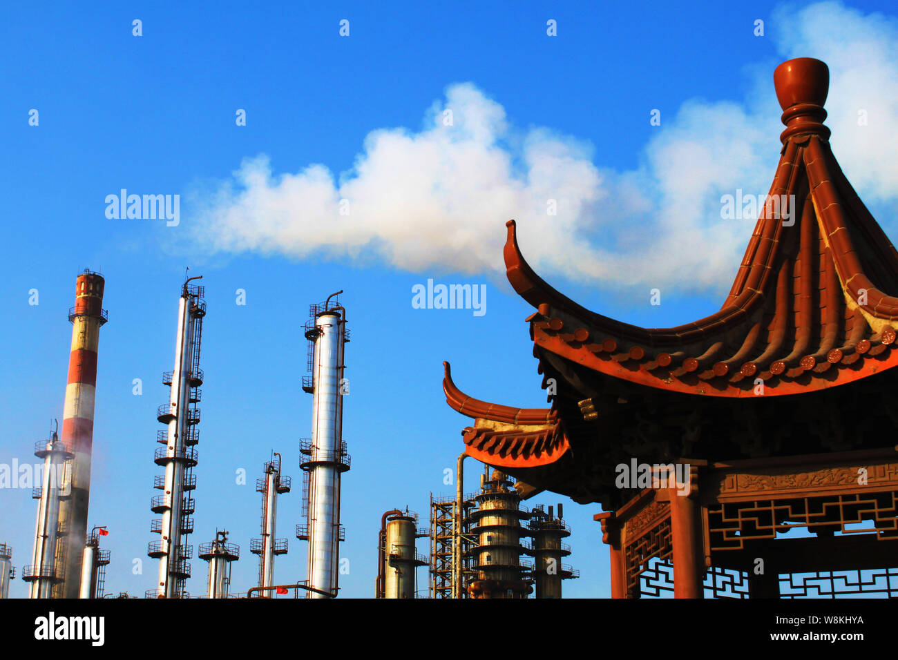 China oil refinery shandong hi-res stock photography and images - Alamy