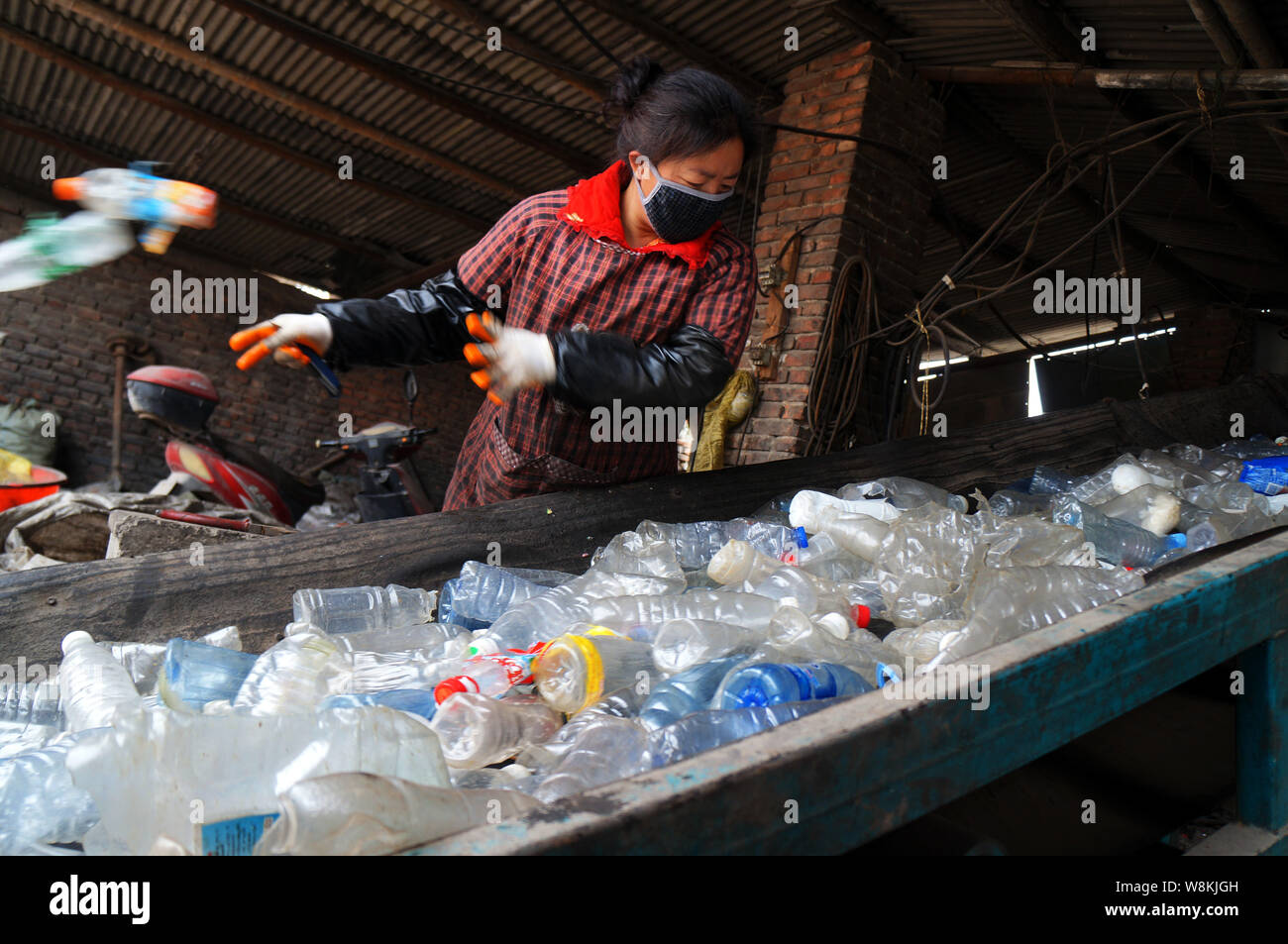 China chinese rubbish recycling hi-res stock photography and images - Alamy