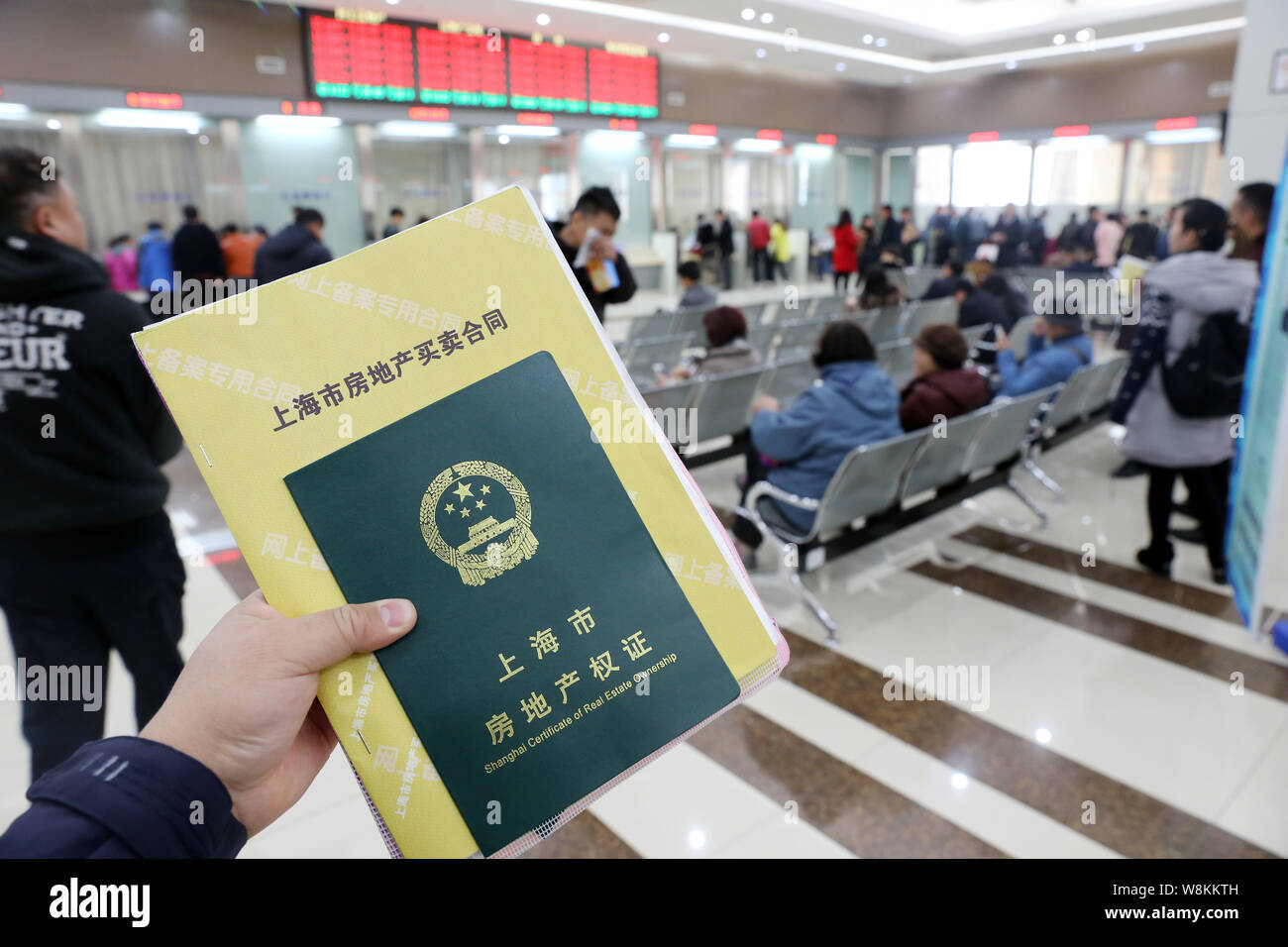 --FILE--A Chinese house owner who is going to sell his apartment shows ...