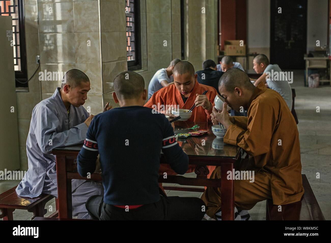 Eat village china hi-res stock photography and images - Alamy
