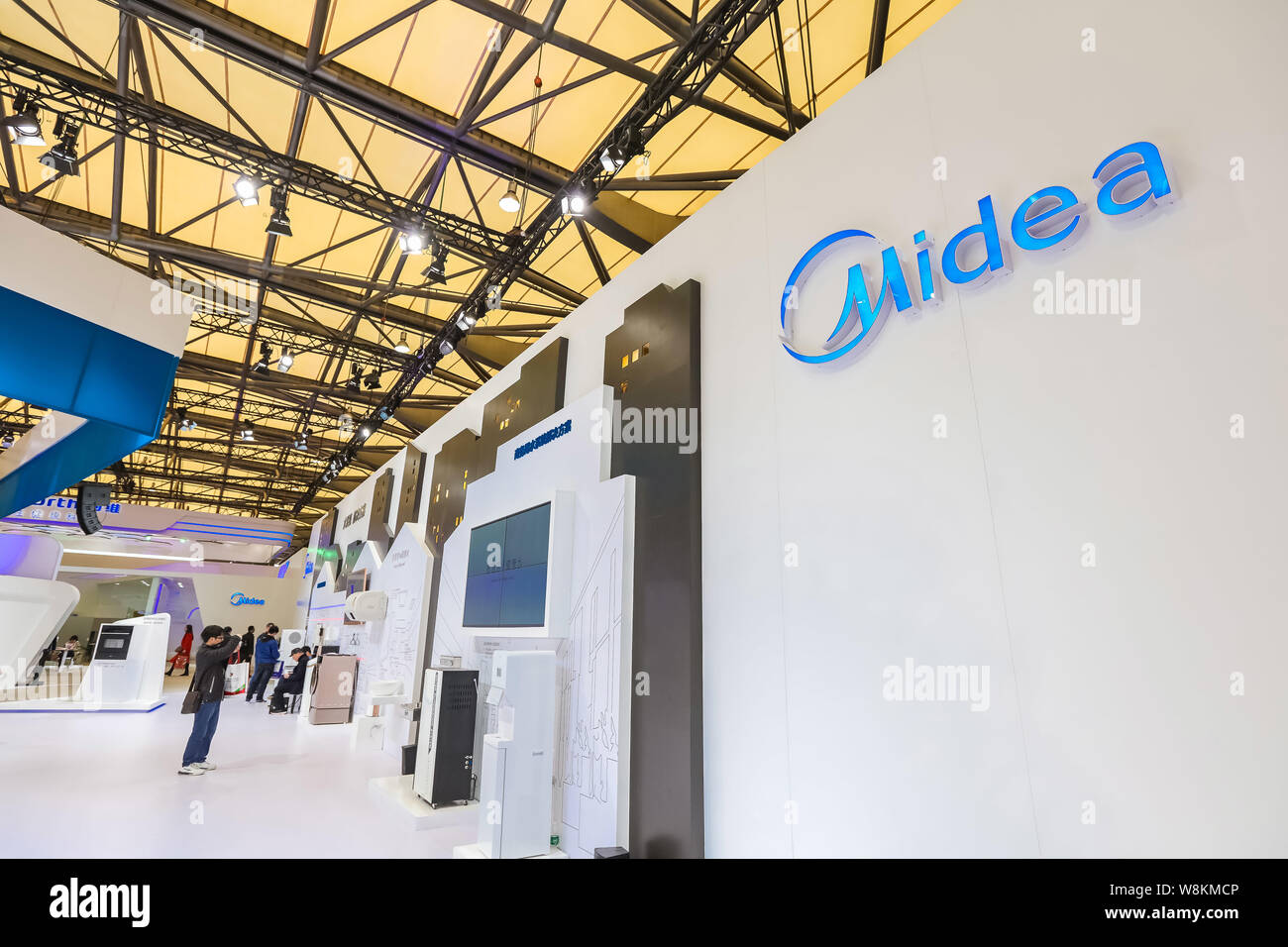 Midea china hi-res stock photography and images - Alamy