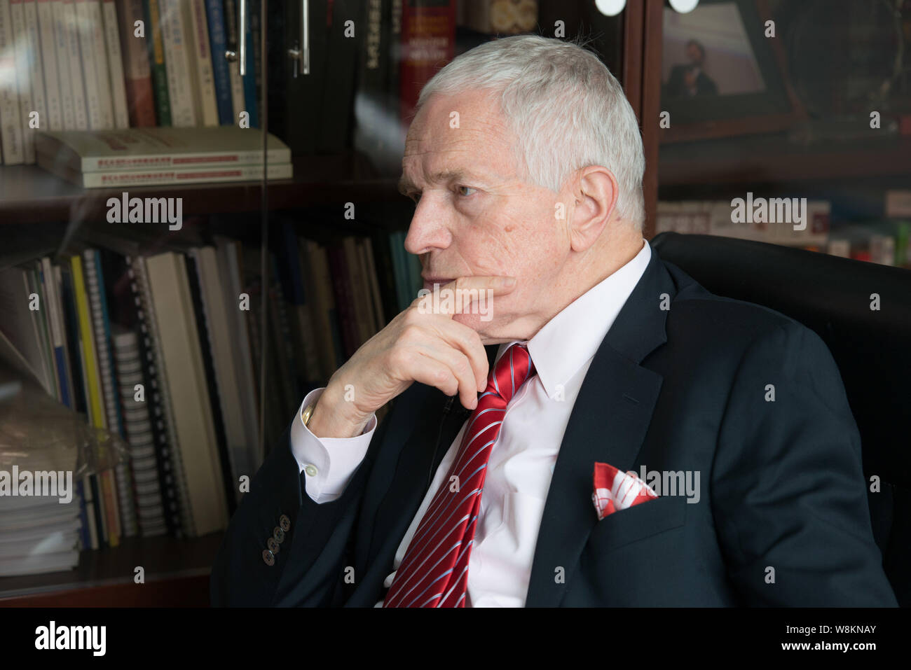 Nobel memorial prize in economic sciences hi-res stock photography and ...