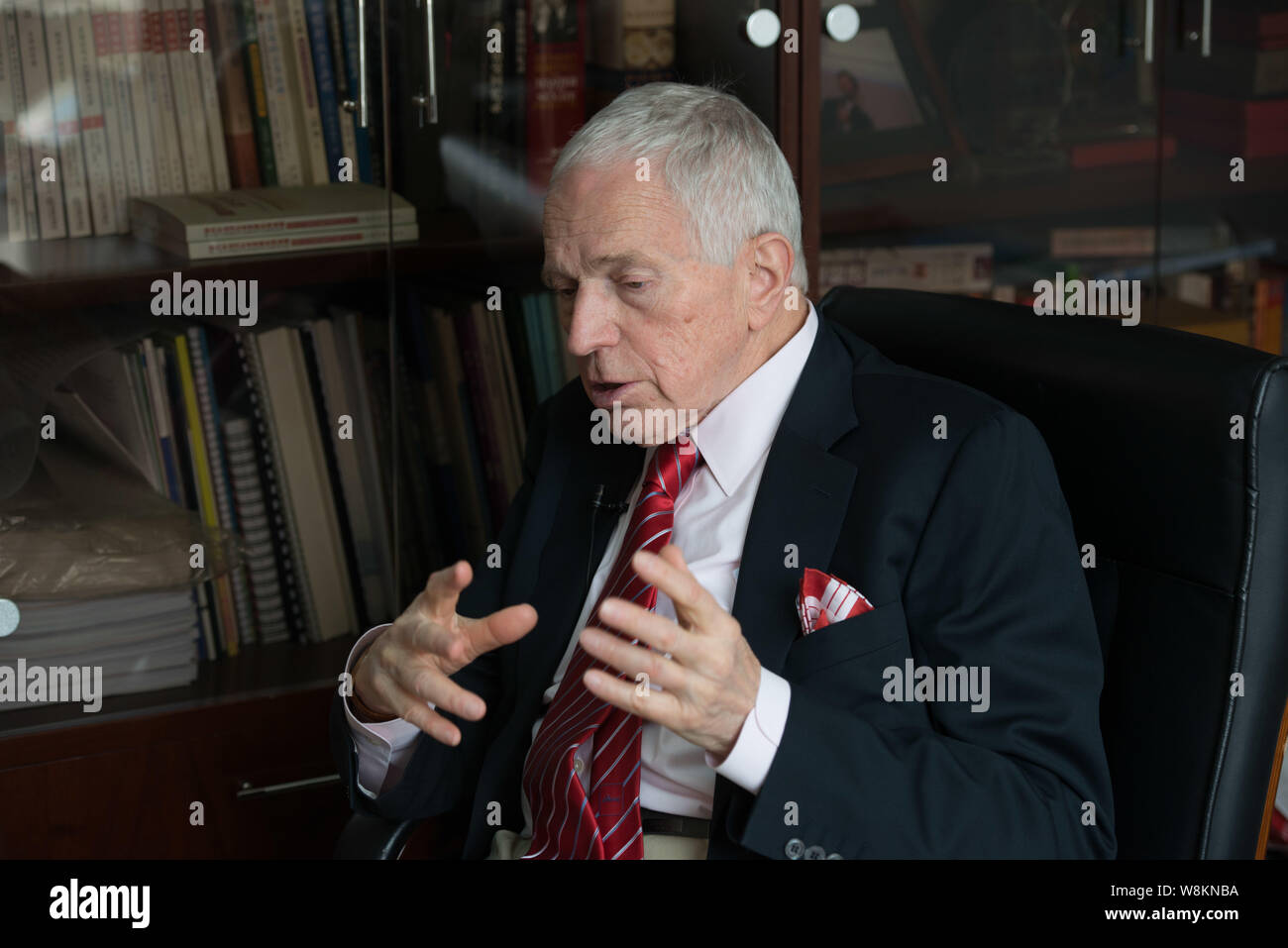 Nobel memorial prize in economic sciences hi-res stock photography and ...