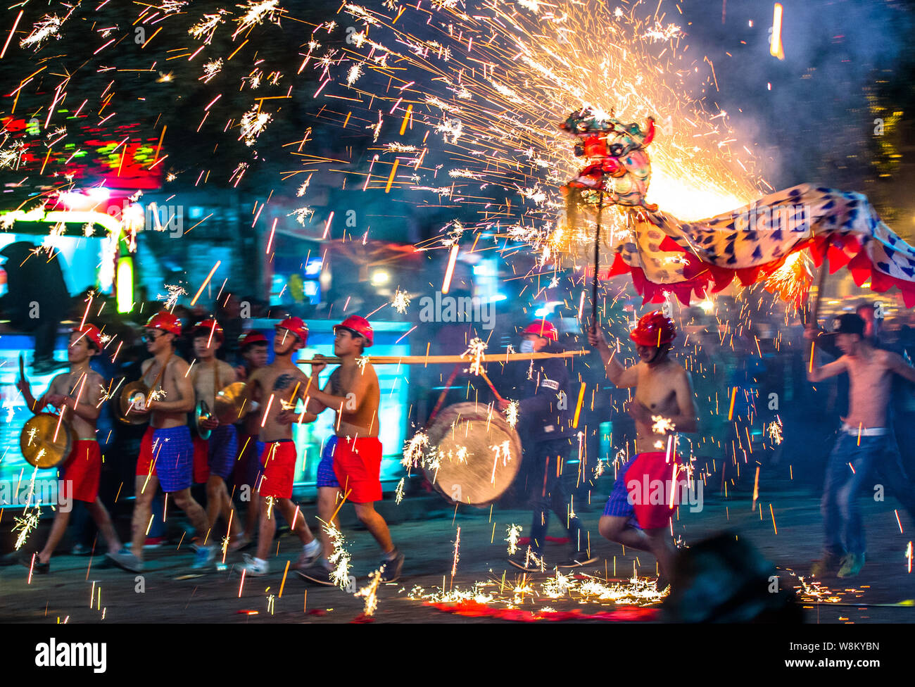China fireworks dragon hi-res stock photography and images - Alamy