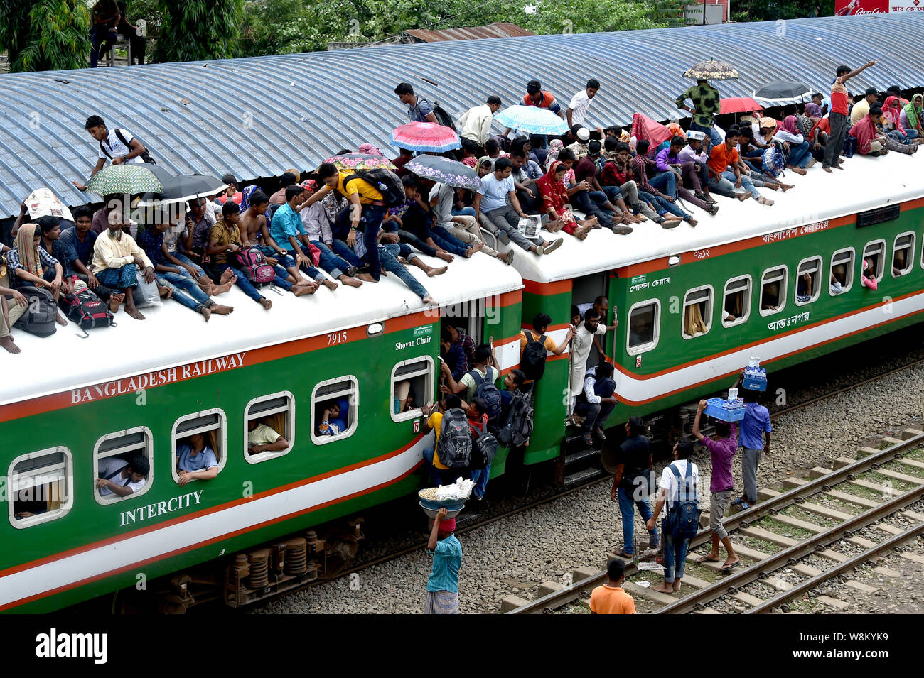 Dhaka, Bangladesh. 09th Aug, 2019. People climb up a train at a railway ...