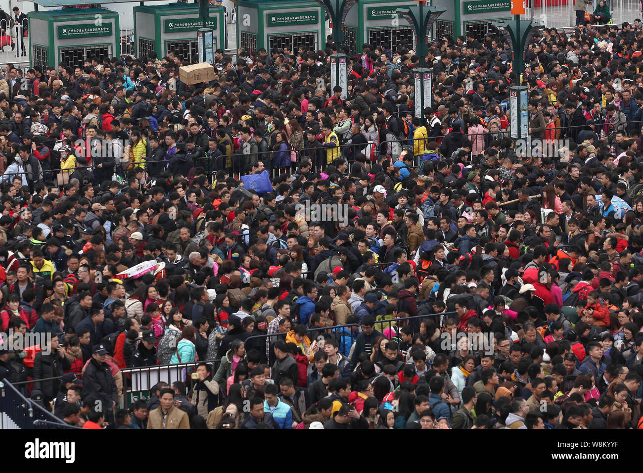 Crowds of Chinese passengers who head home for the upcoming Chinese ...