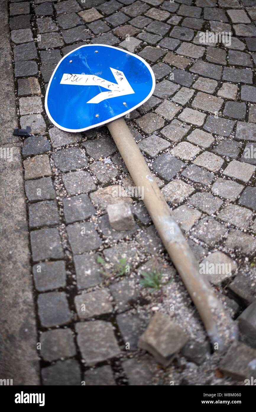 Munich, Germany. 08th Aug, 2019. A damaged traffic sign is lying on a ...
