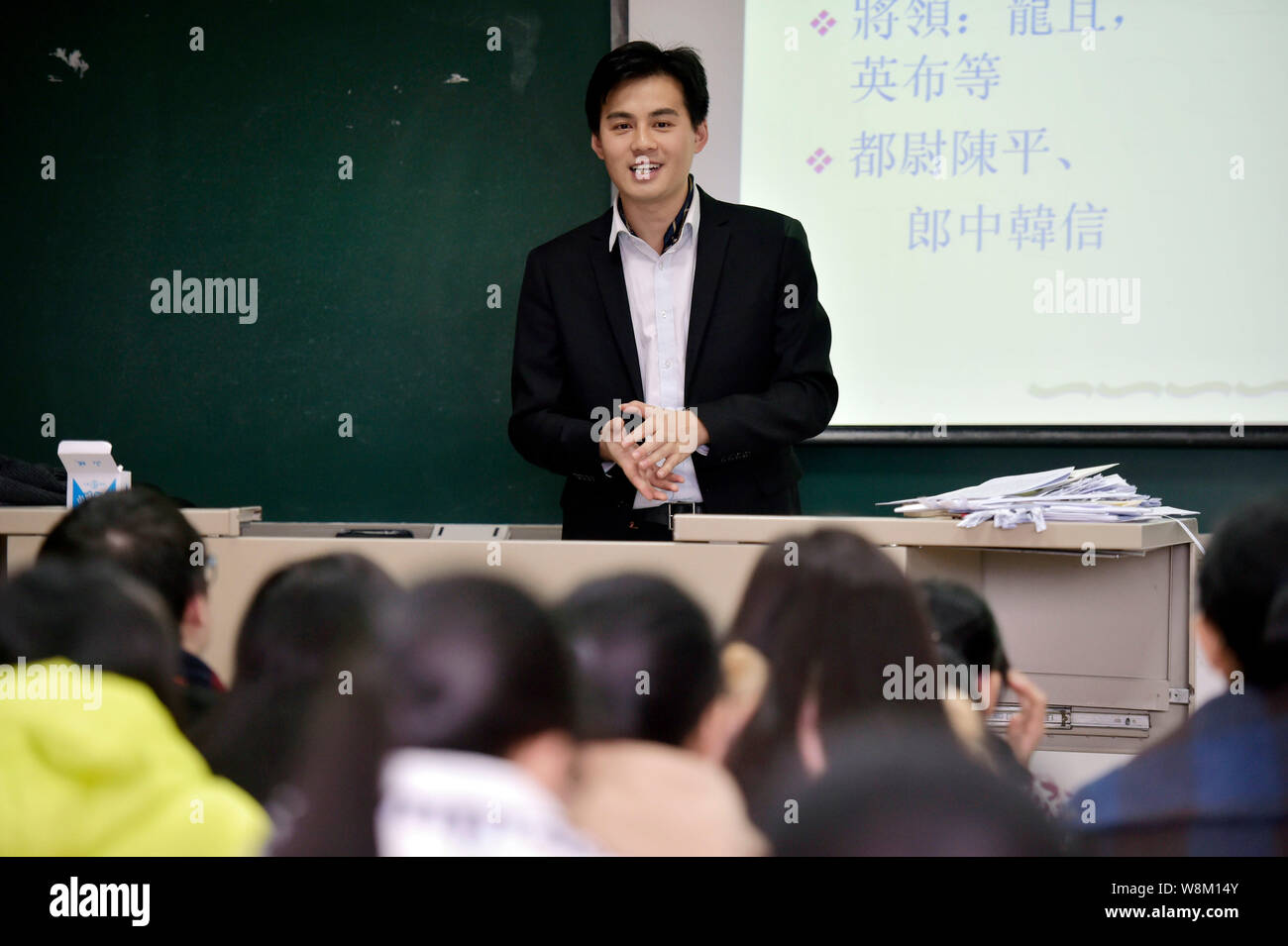 History lesson hi-res stock photography and images - Alamy