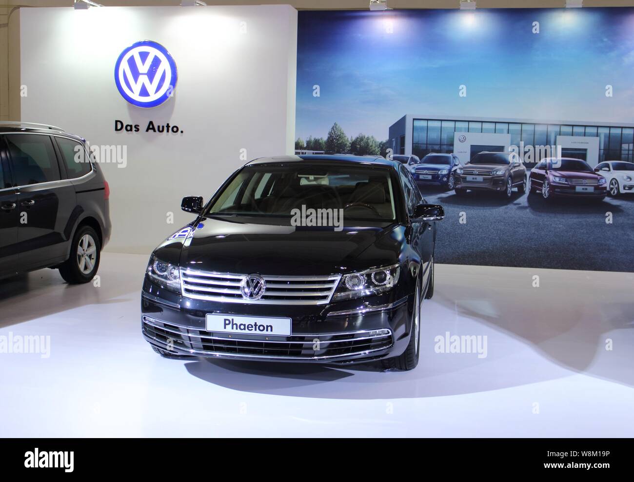 Vw phaeton hi-res stock photography and images - Alamy