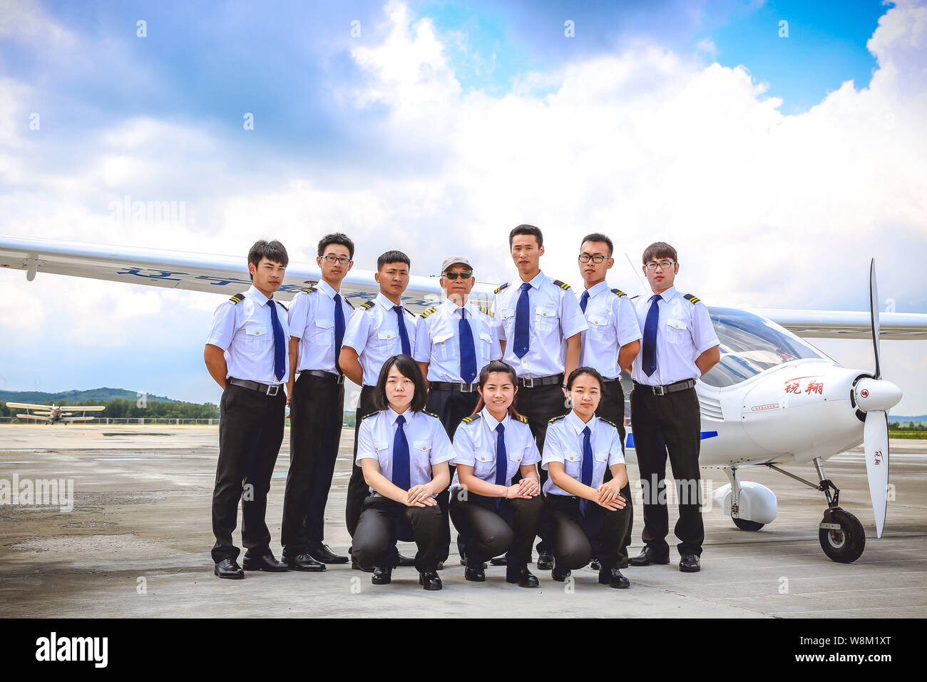 Airline pilots plane hi-res stock photography and images - Alamy