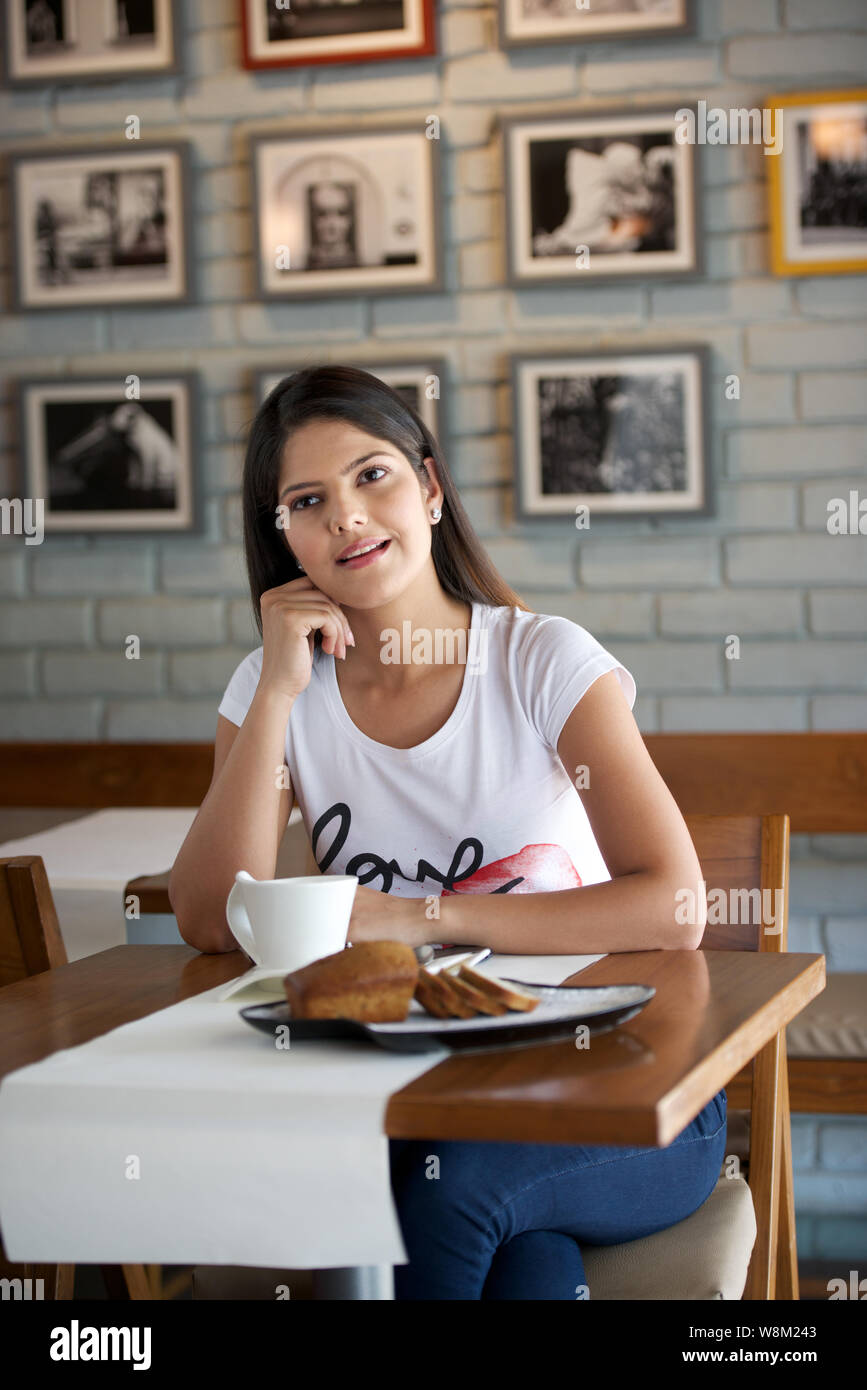 Indian restaurant waiting table hi-res stock photography and images - Alamy