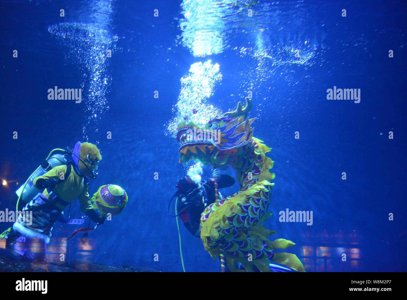 Chinese divers dressed in the diving suits of "Monkey King" and dragon ...