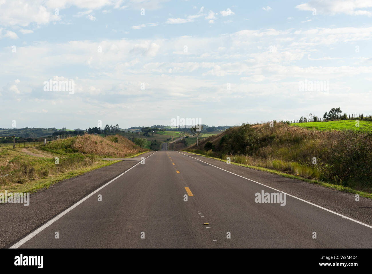 Downhill asphalt road and Blue horizon to the background. Landscape Off ...