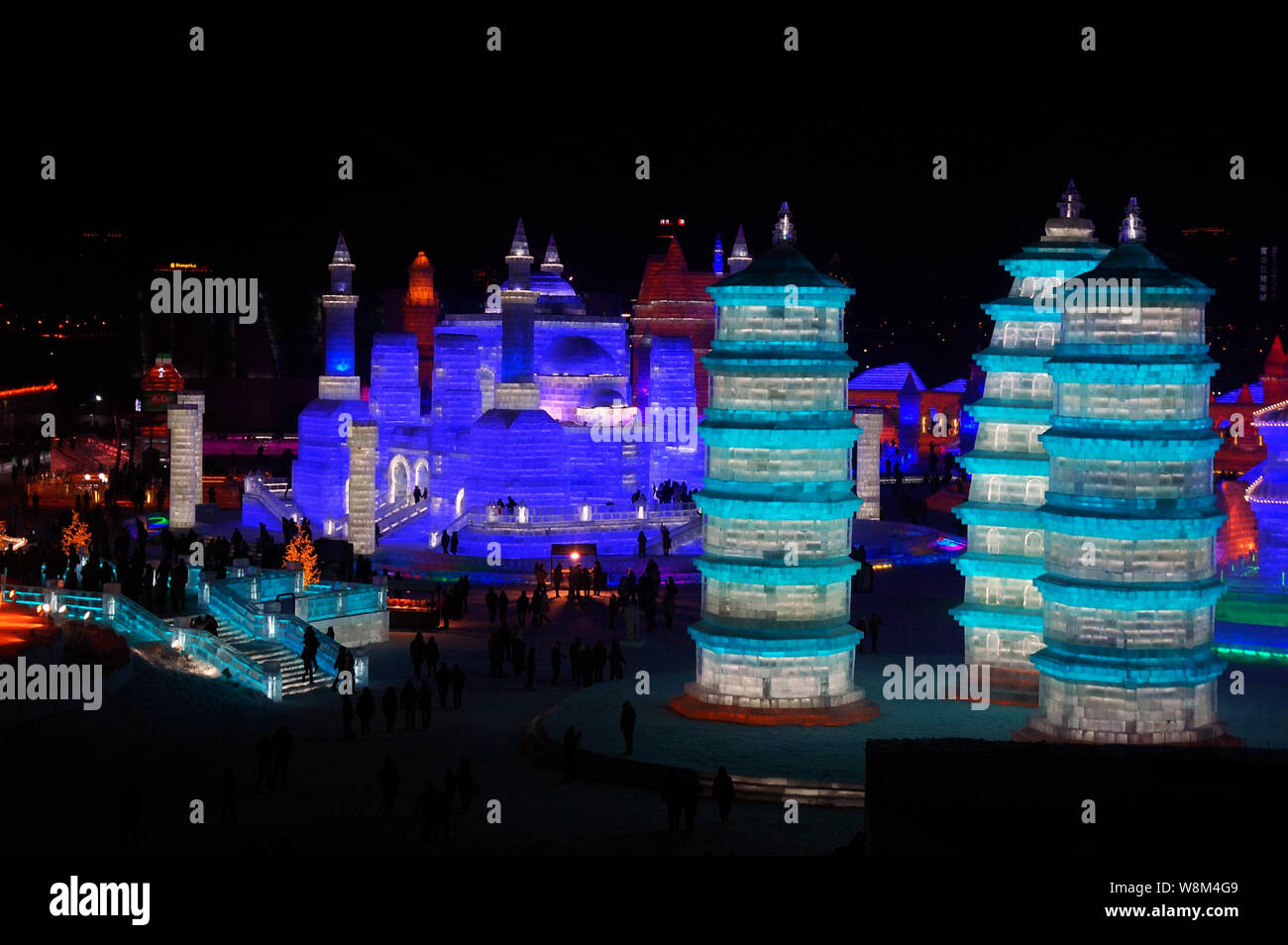 Night view of ice sculptures during the 32nd Harbin International Ice ...