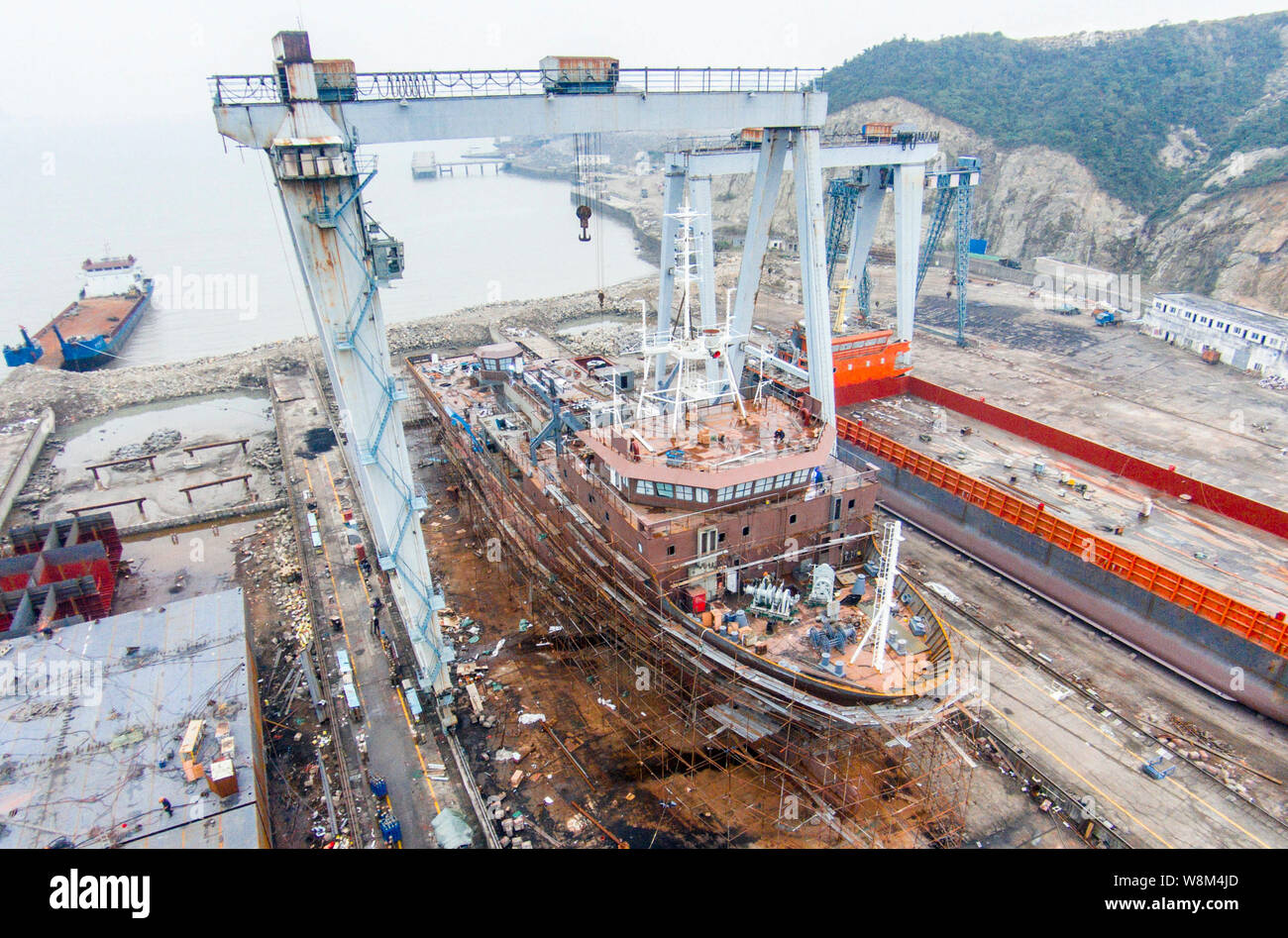 --FILE--Ships are being built at a shipyard in Wenling city, east China ...