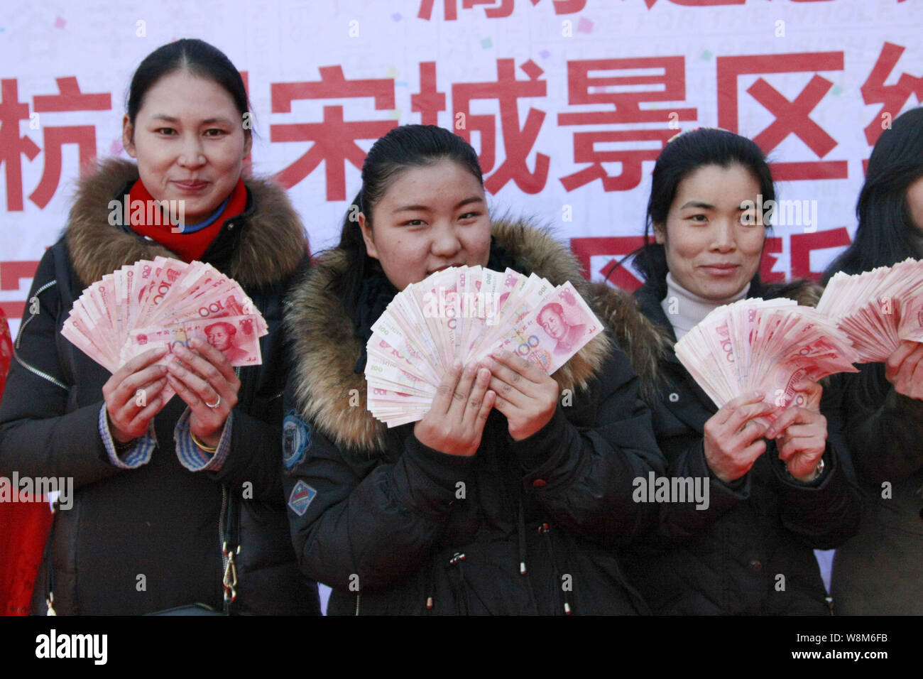 Chinese tourists show the cash they grabbed during a money-grabbing ...