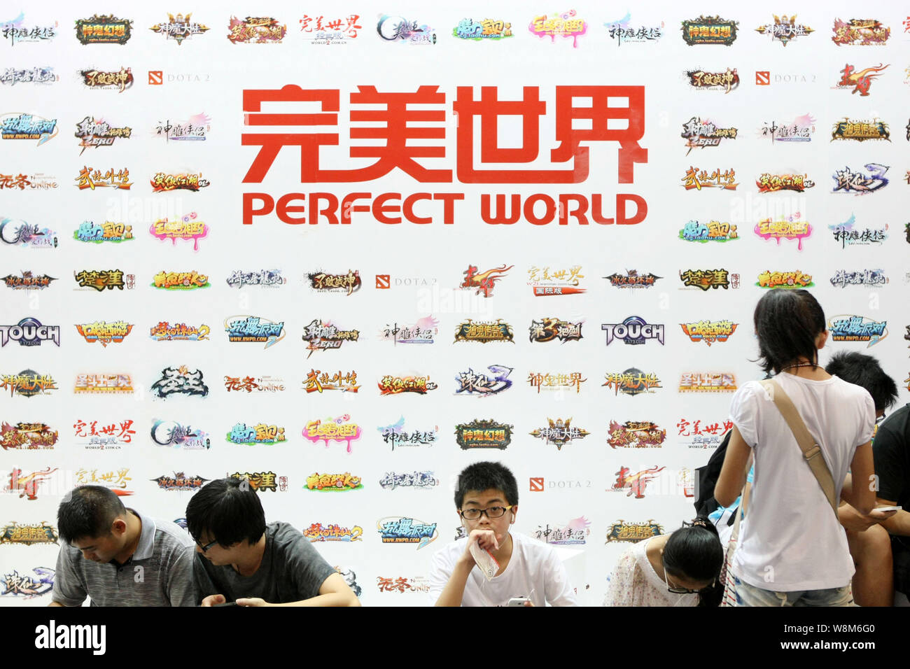 Online gaming china hi-res stock photography and images - Alamy