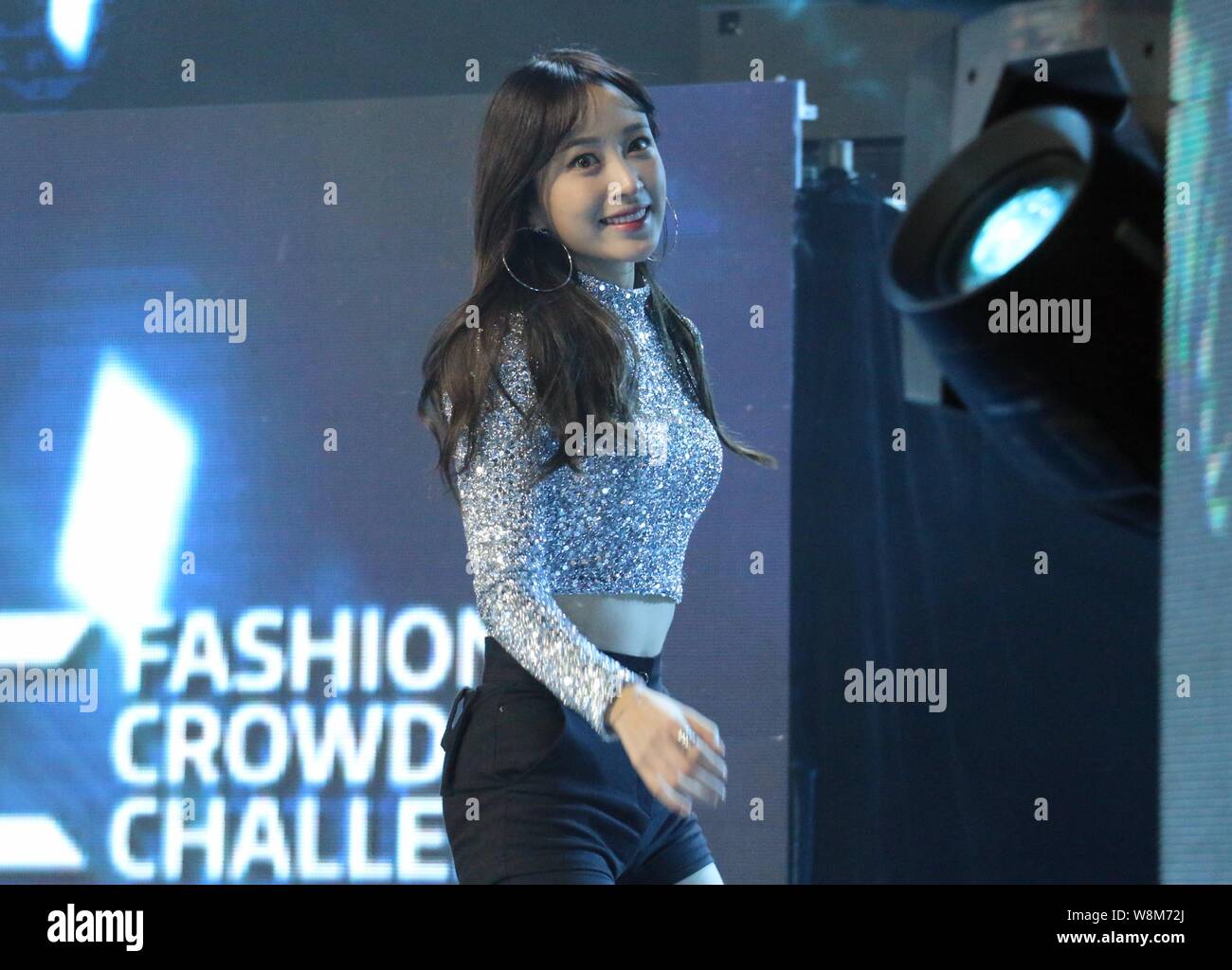 Ahn hee yeon hi-res stock photography and images - Alamy