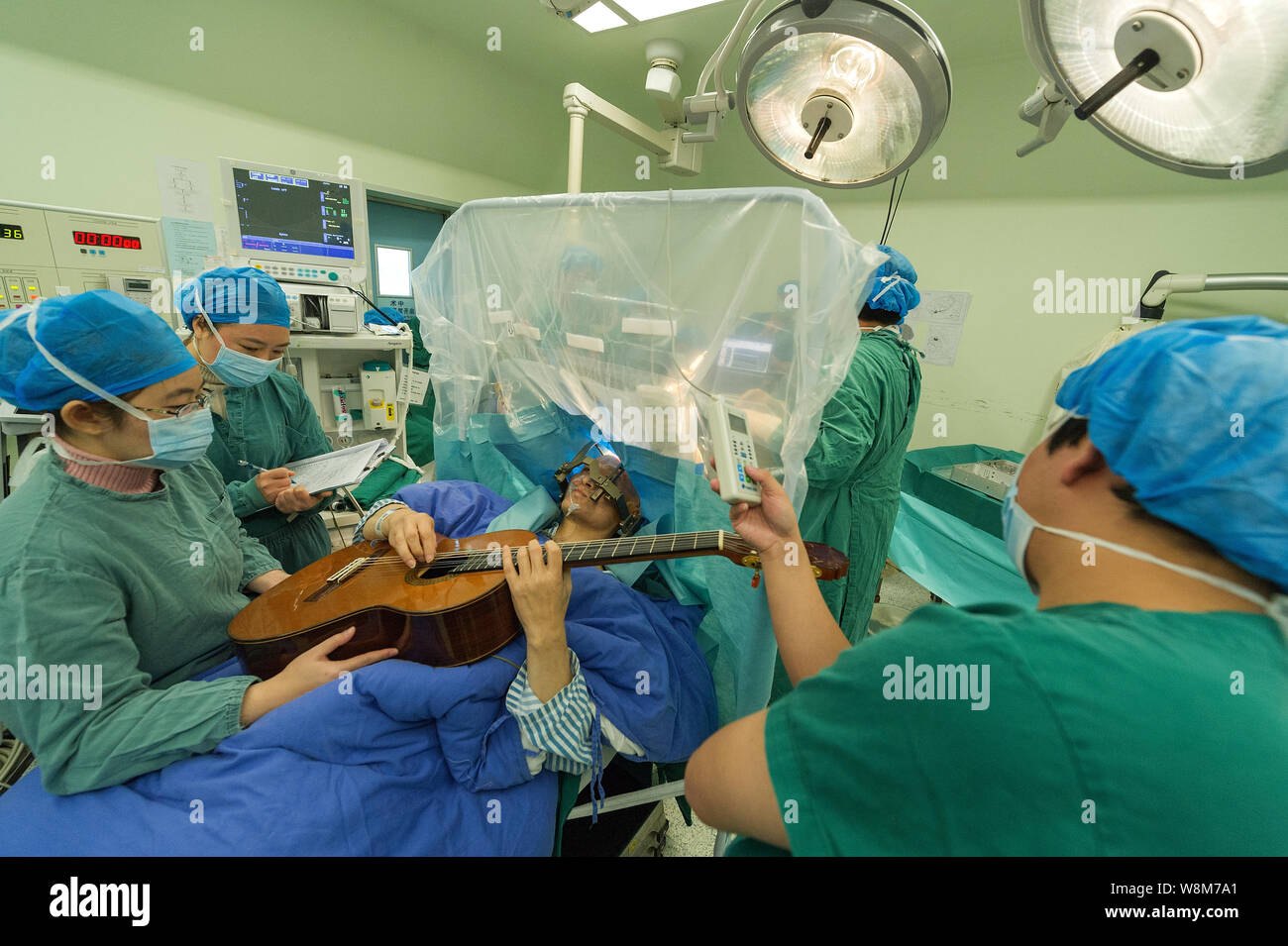 Patient undergoing brain surgery hi-res stock photography and images ...