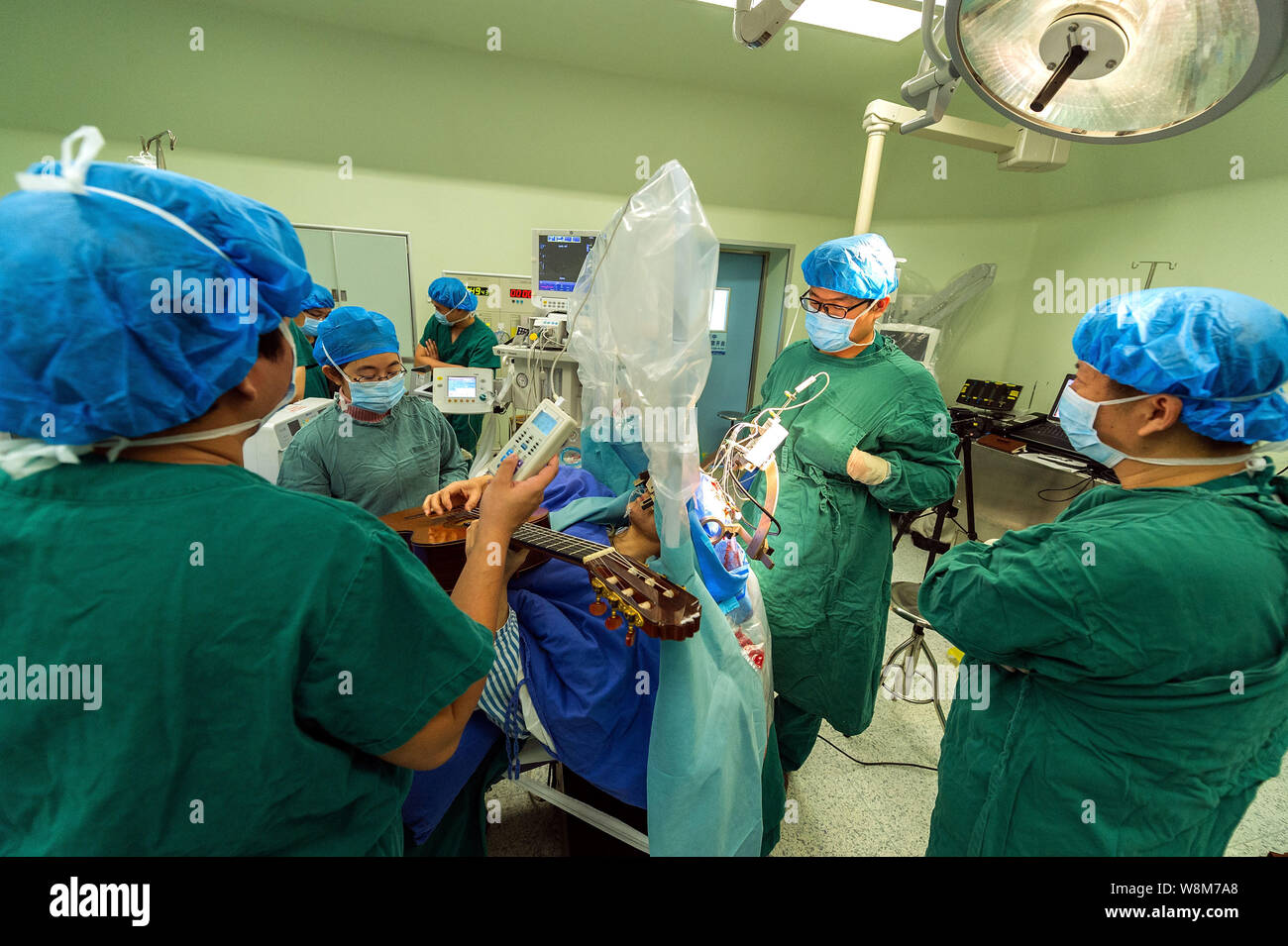 Patient undergoing brain surgery hi-res stock photography and images ...