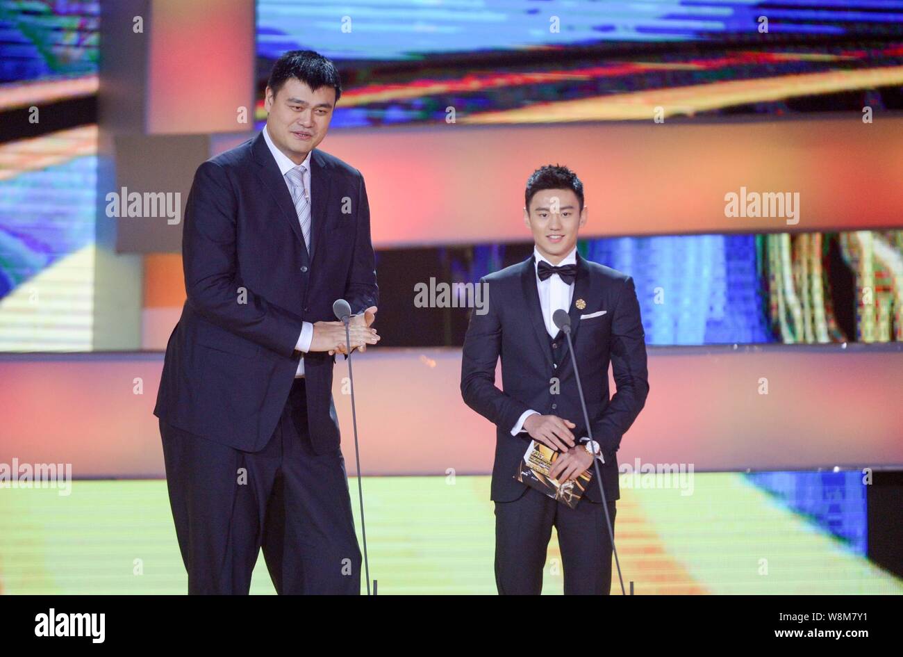 Retired Chinese basketball superstar Yao Ming, left, and Chinese world ...