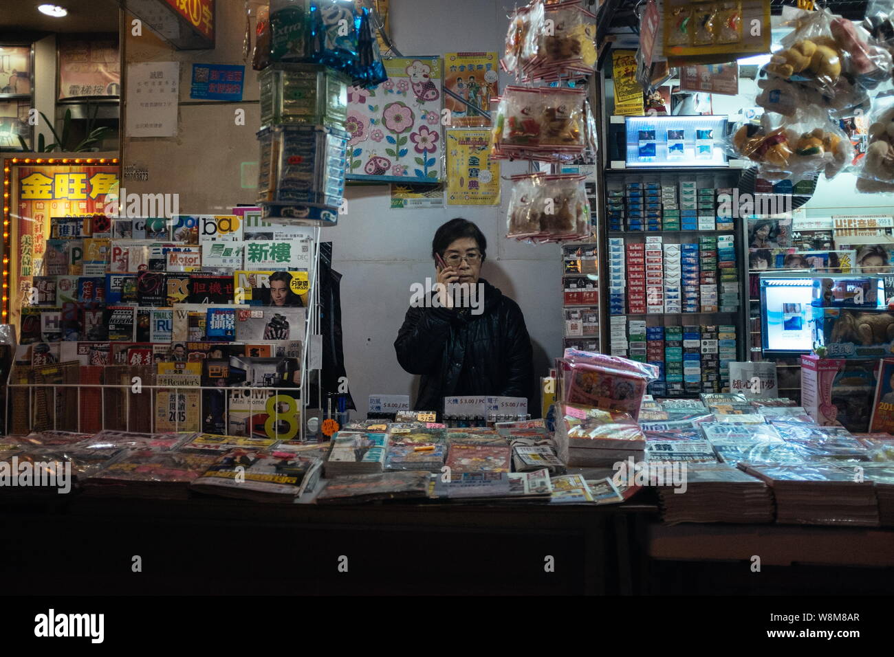 Selling newspapers magazines hi-res stock photography and images - Alamy