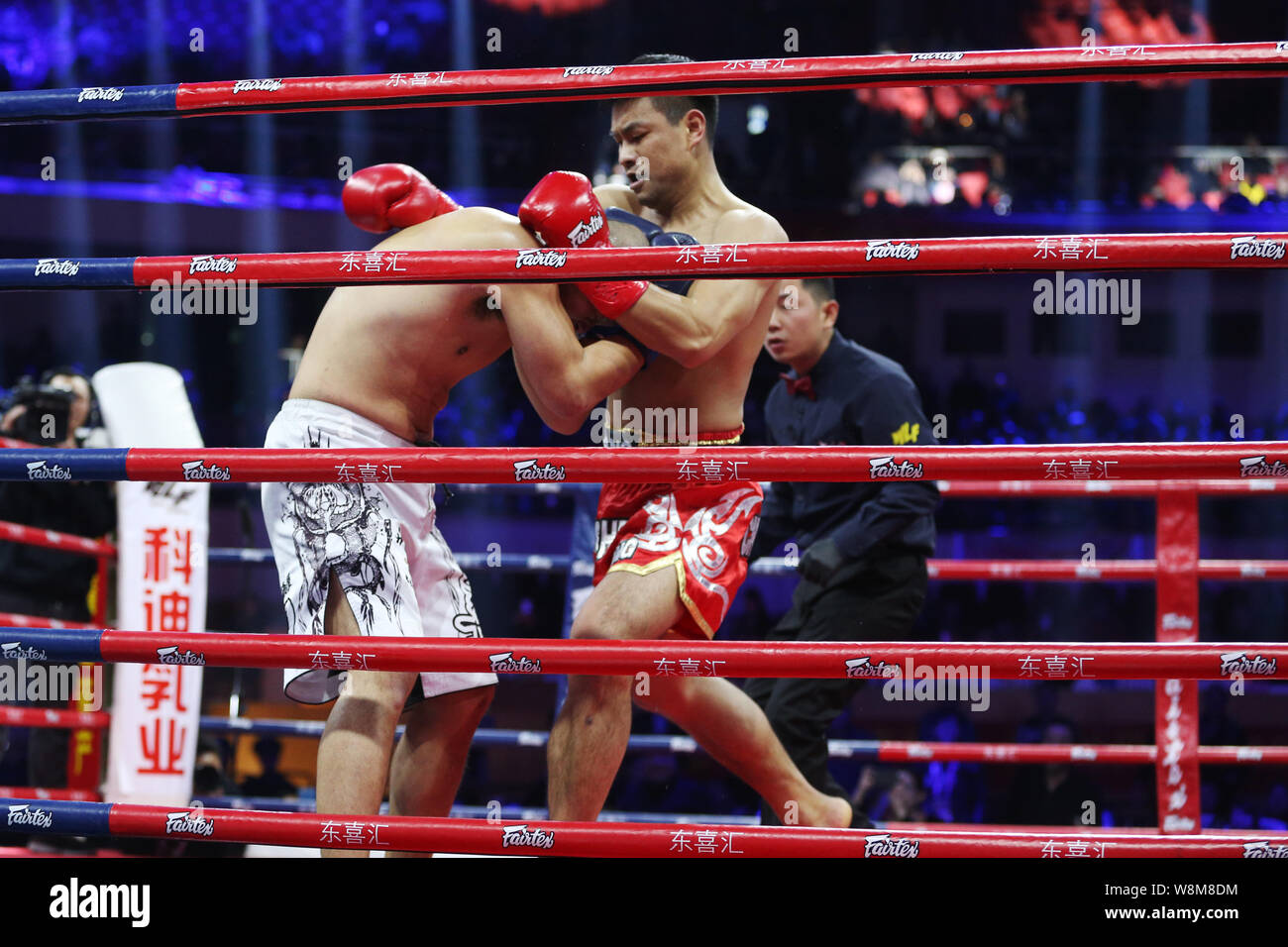 Chinese boxer Wang Hongxiang, right, fights Japanese boxer KING in ...