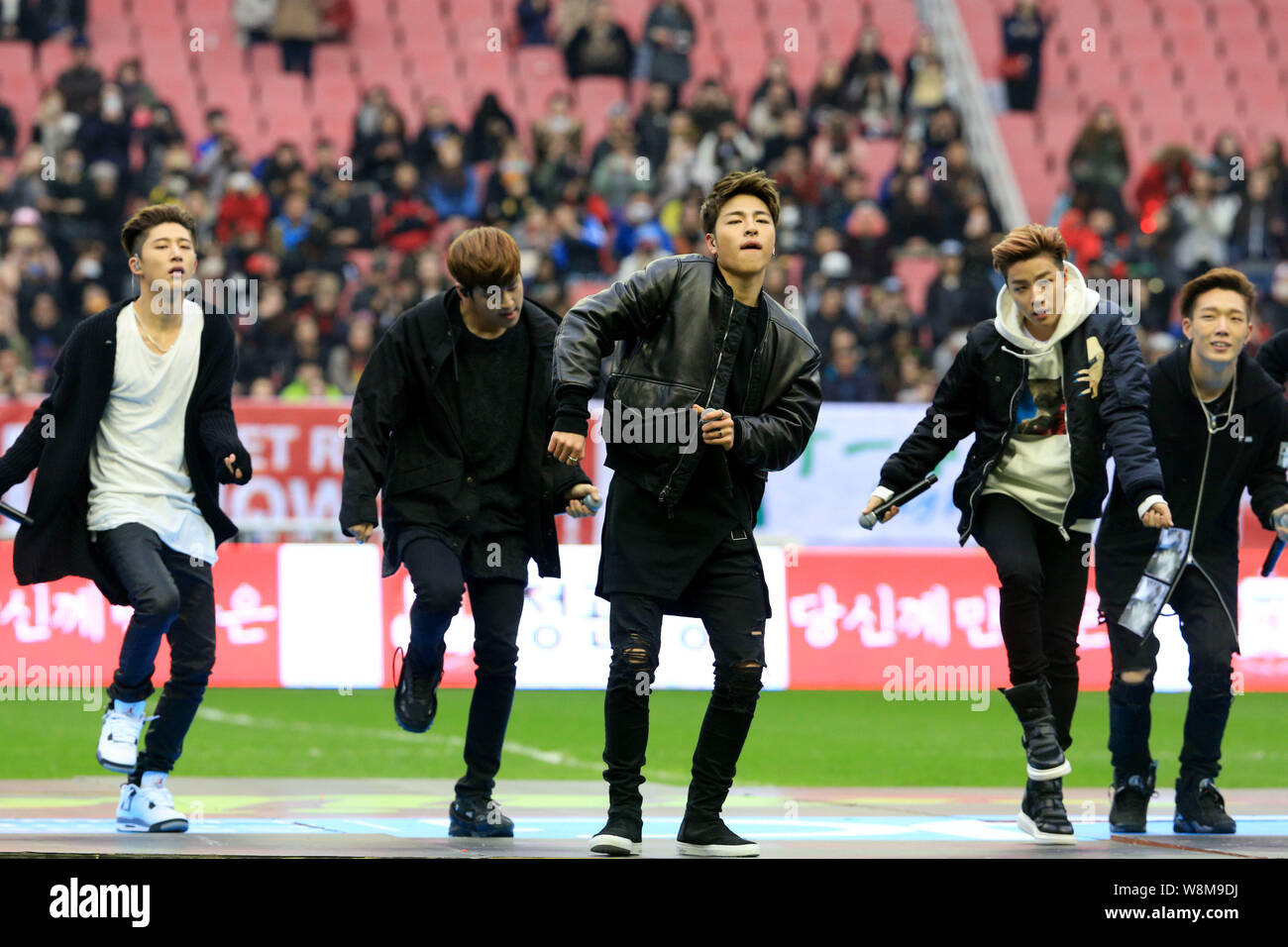 Members of South Korean boy group iKon perform at the "2016 Asian Smile ...