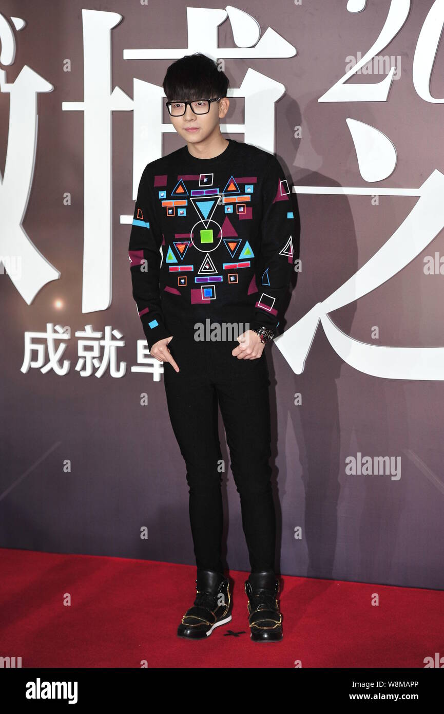 Chinese singer Hu Xia arrives on the red carpet for the 2015 Weibo ...