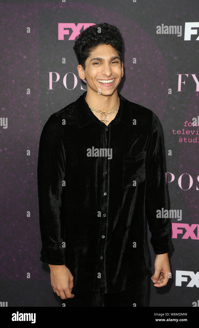 Fx pose angel hi-res stock photography and images - Alamy