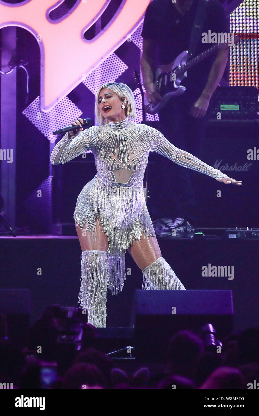 Bebe rexha performing live in hi-res stock photography and images - Alamy