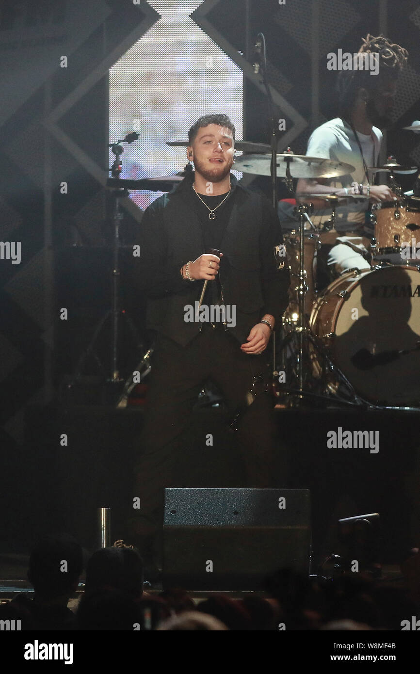 Bazzi concert hi-res stock photography and images - Alamy