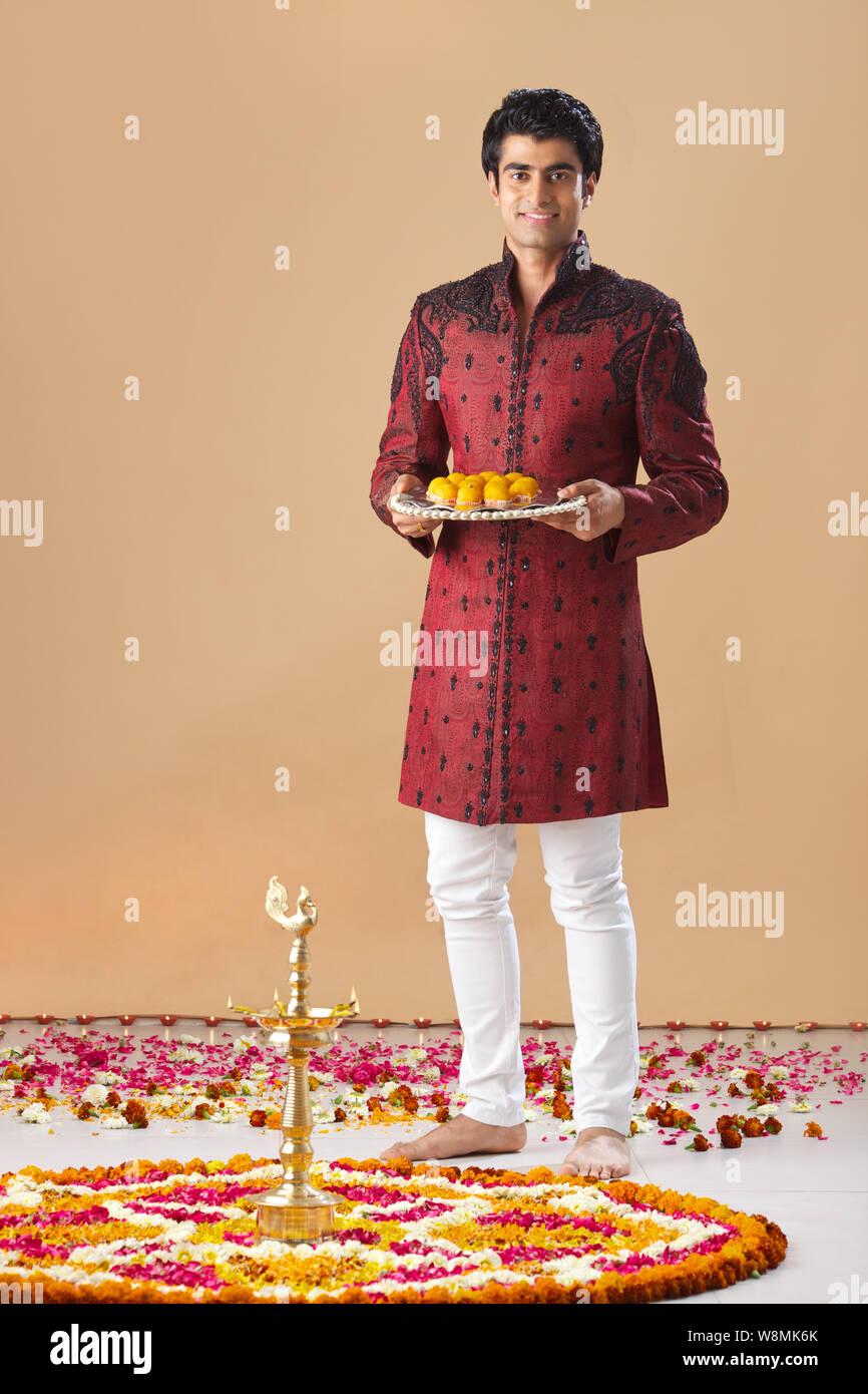 Pooja festivities hi-res stock photography and images - Alamy